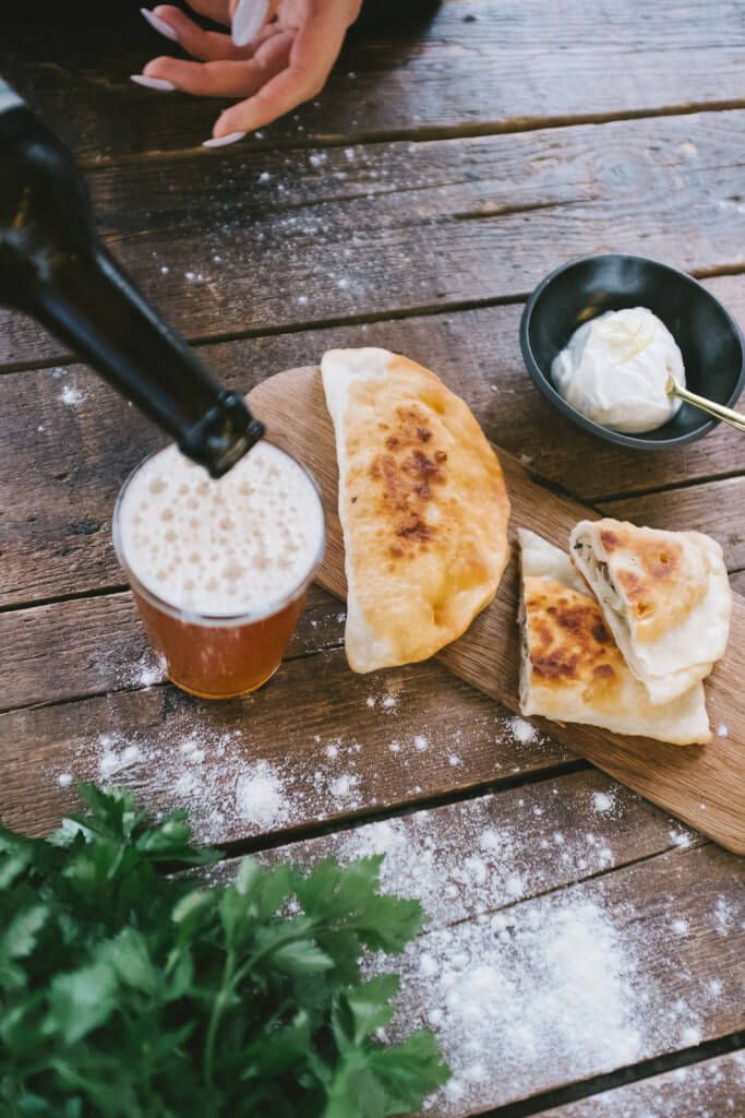 Kitchen Guerilla | KG x M2S: Çig-Börek mit Pilzfüllung und Zitronen-Joghurt