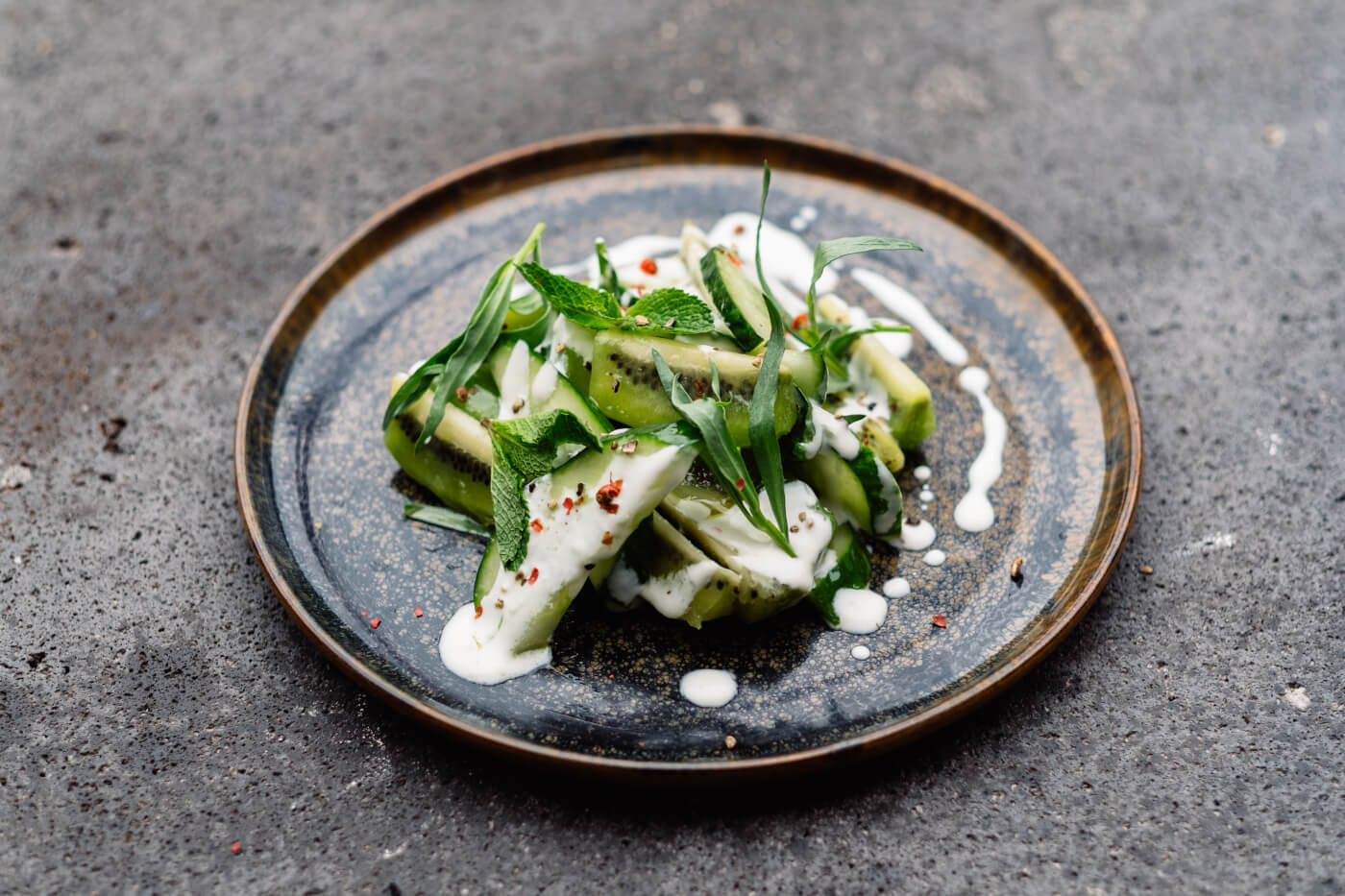 Kitchen Guerilla | Gurken-Kiwi-Salat mit Joghurt-Dressing, Minze und ...